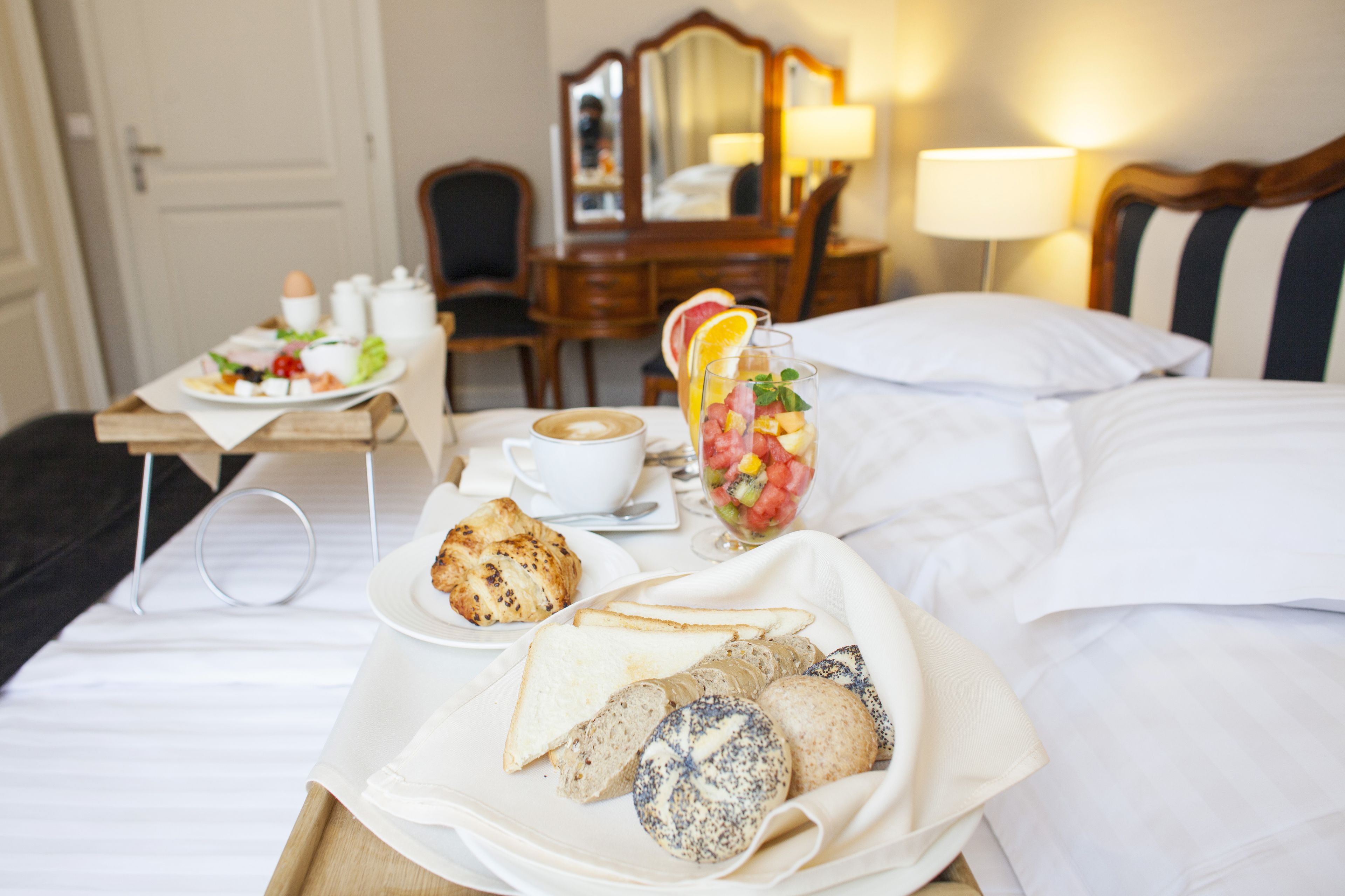 Quarto solteiro luxo | Roupas de cama premium, frigobar, cofres nos quartos, escrivaninha