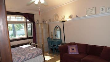 Quarto Duplo Tradicional, casa de banho partilhada | 1 quarto, com decoração personalizada, com mobília individualizada