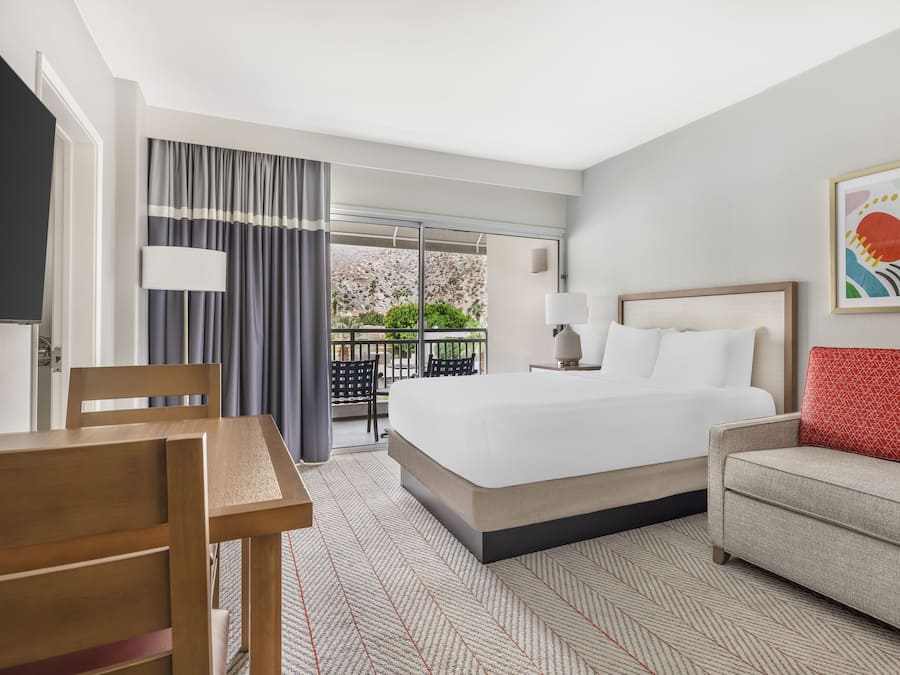Roupas de cama premium, cofres nos quartos, escrivaninha