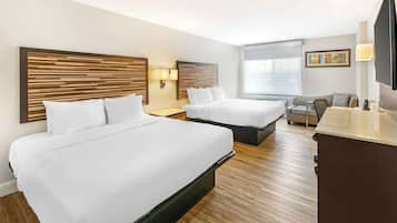 Quarto Standard, 2 camas queen-size, não fumadores | Com decoração personalizada, com mobília individualizada, secretária