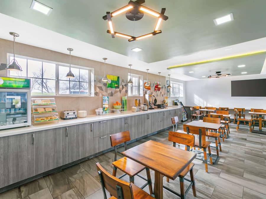 Café da manhã completo grátis todos os dias