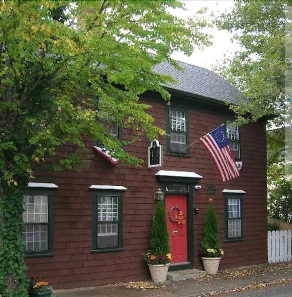 Melville House - Jamestown, RI