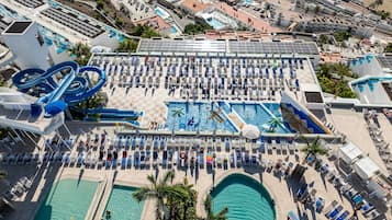 4 piscinas exteriores, guarda-sóis, espreguiçadeiras