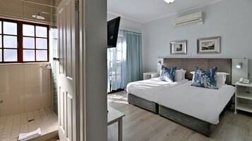 Quarto Standard (King) | Roupa de alta qualidade, camas de colchão Select Comfort, secretária