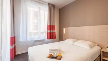 Apartamento Standard | Roupa de alta qualidade, secretária, cortinas/cortinados opacos