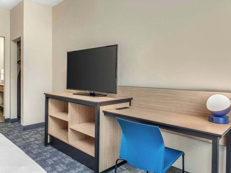 Quarto, 1 cama King e sofá-cama | Escrivaninha, espaço de trabalho para notebook, cortinas blackout