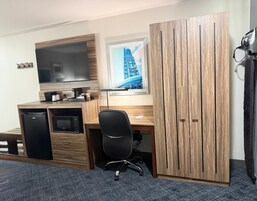 Quarto Standard, 1 cama king-size, não fumadores | Roupa de alta qualidade, edredões de penas, secretária 