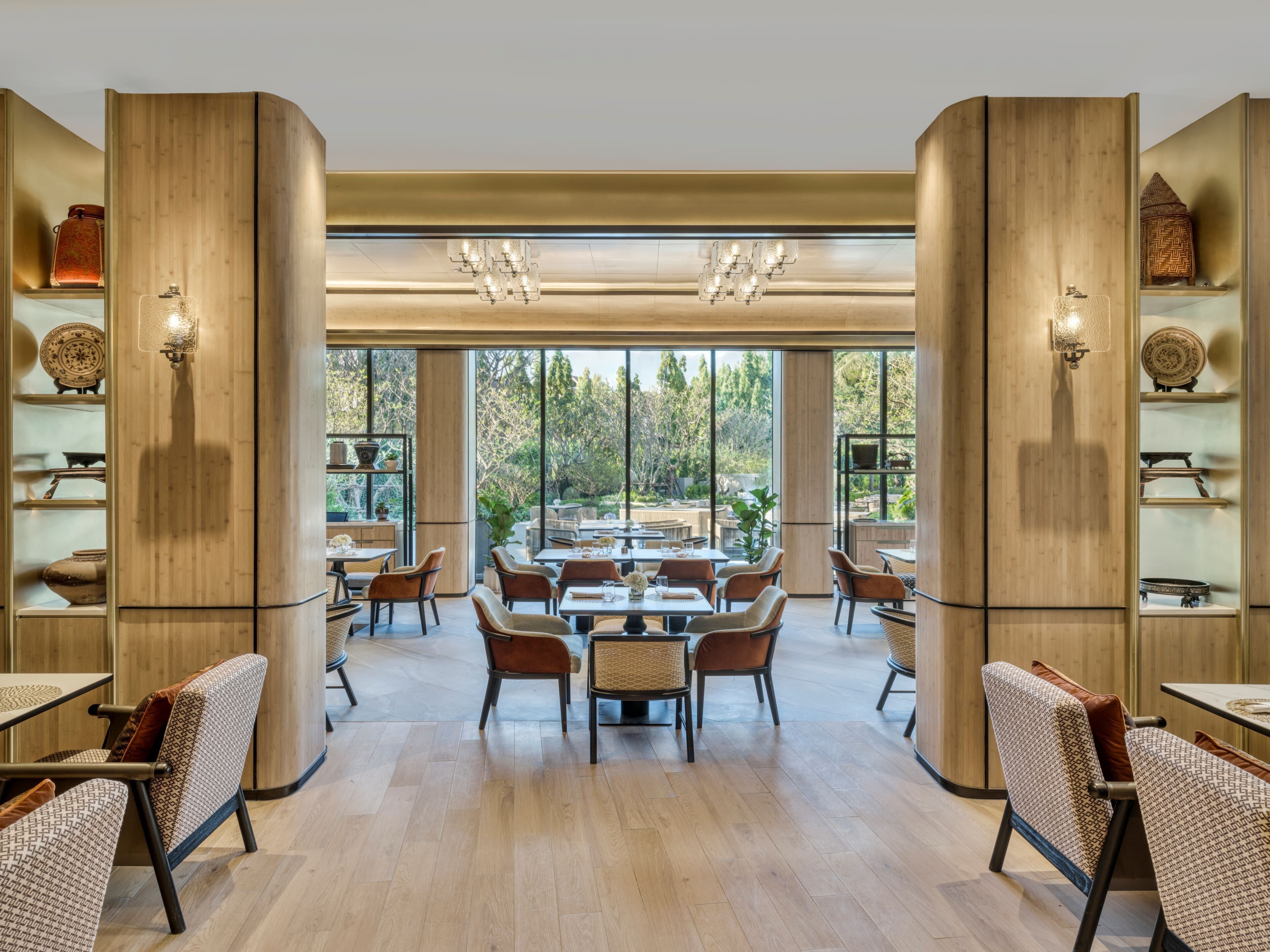 3 restaurantes, café da manhã, culinária internacional