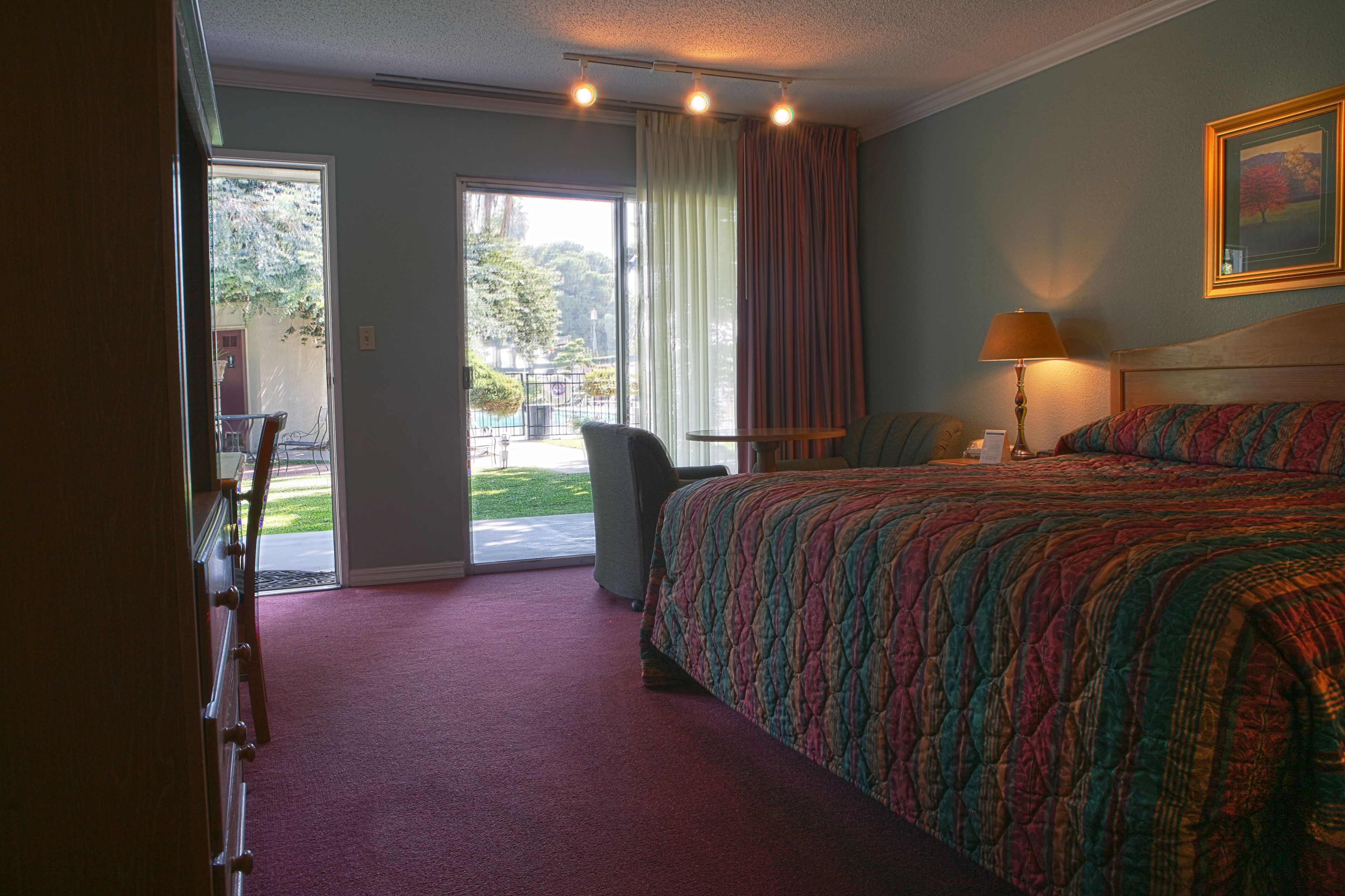 Lamp Liter Inn Reviews, Deals & Photos 2024 - Expedia