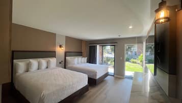 Quarto casal premium | 1 quarto, escrivaninha, espaço de trabalho para notebook