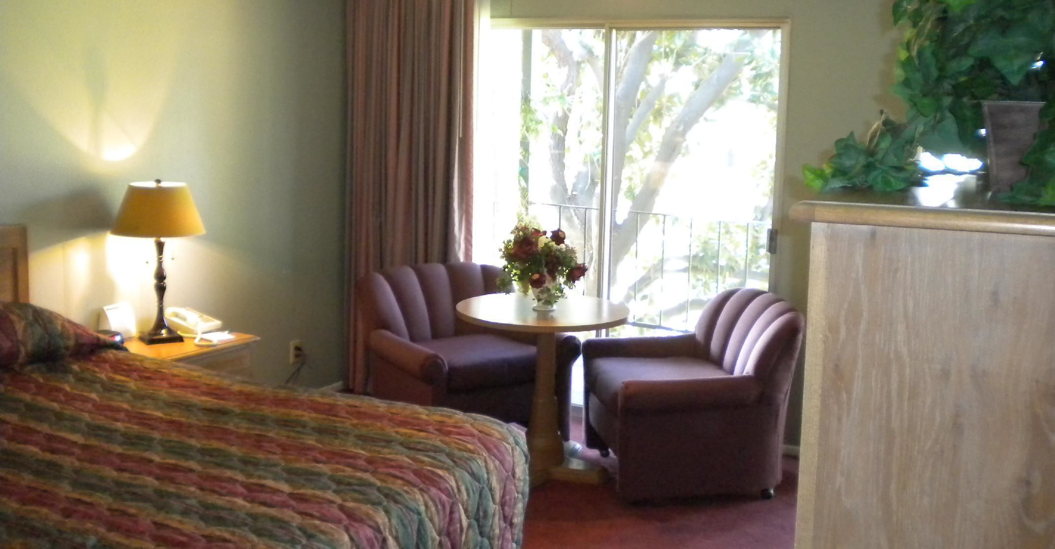 Lamp Liter Inn Reviews, Deals & Photos 2024 - Expedia