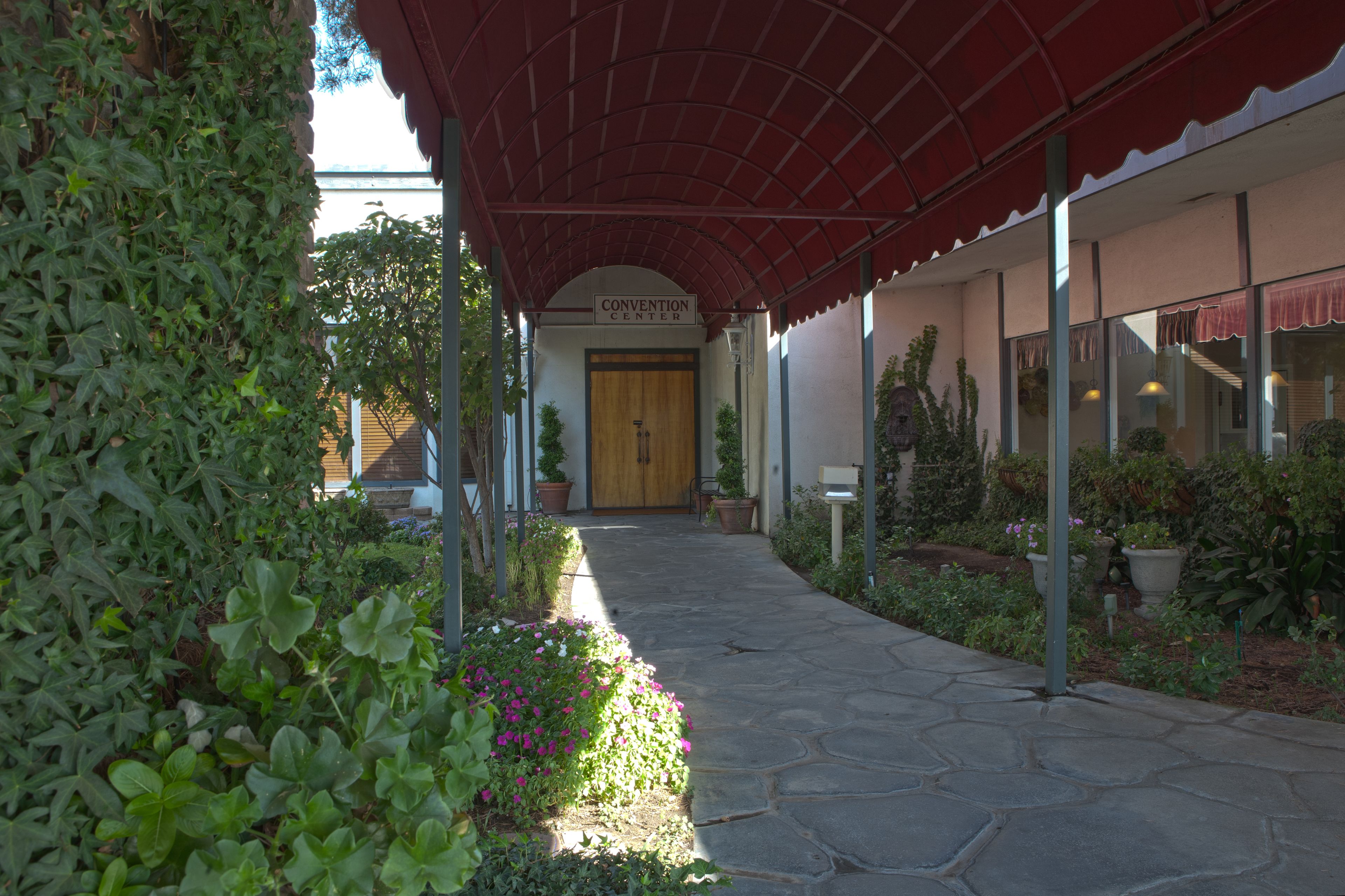 Lamp Liter Inn Reviews, Deals & Photos 2024 - Expedia