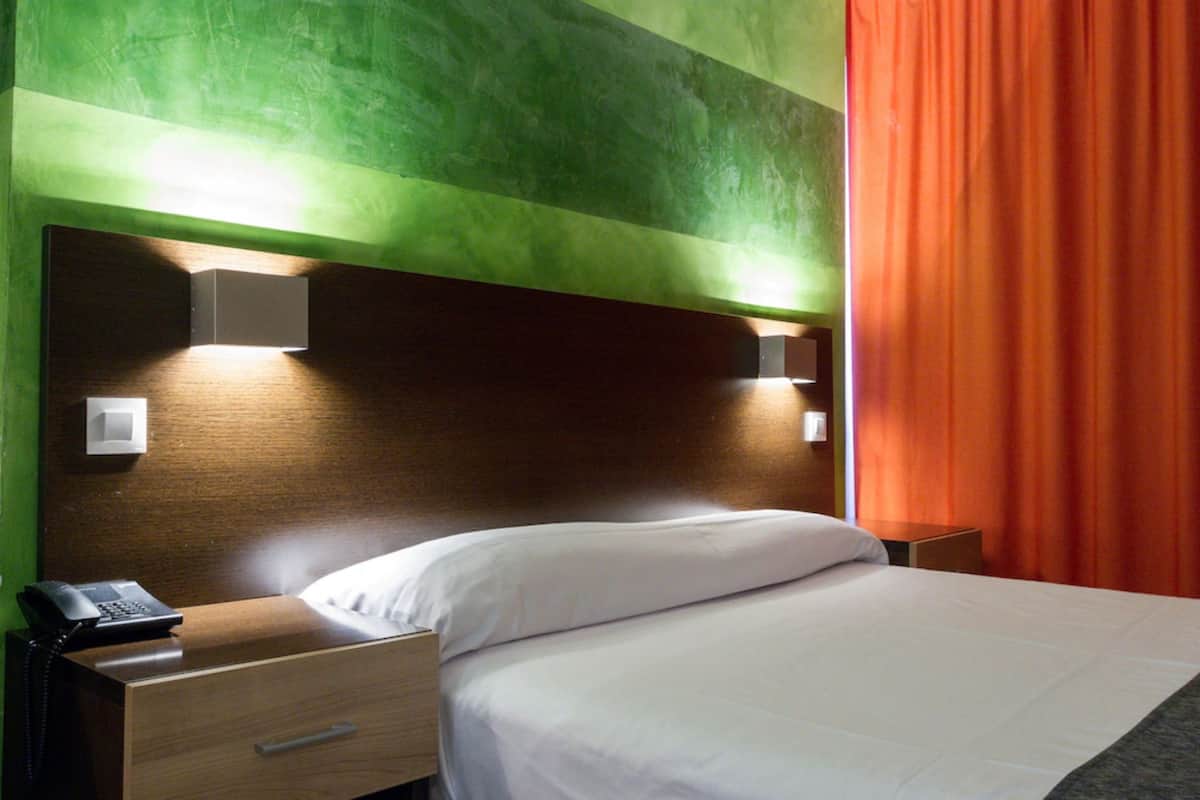 1 quarto, cofre no quarto, cortinas/cortinados opacos