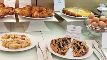 Pequeno-almoço tipo buffet diário (10 EUR por pessoa)