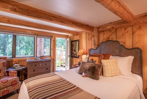 Roupas de cama premium, edredons de pluma, cofres nos quartos