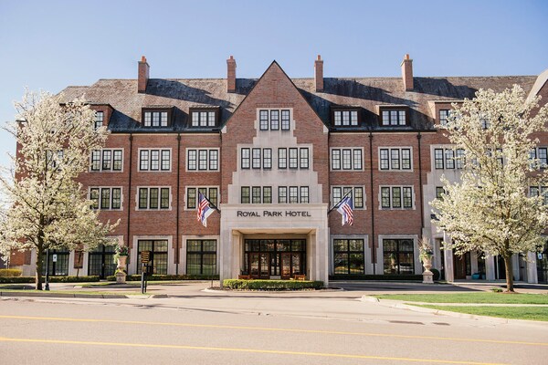 Royal Park Hotel - Sterling Heights, MI