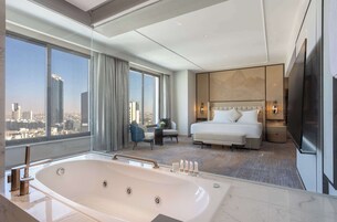 Suíte club, 1 cama King (Ambassador) | Frigobar, cofres nos quartos, individualmente mobiliados, escrivaninha