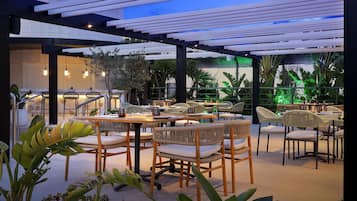 5 bares/lounges