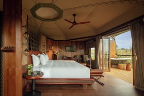 Mekong Explorer Tent | Roupa de alta qualidade, minibar com produtos grátis, cofre no quarto 