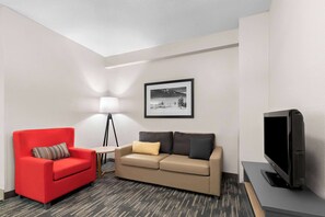 Suite, 1 quarto, acessível, não fumadores | Roupa de alta qualidade, edredões de penas, com mobília individualizada 