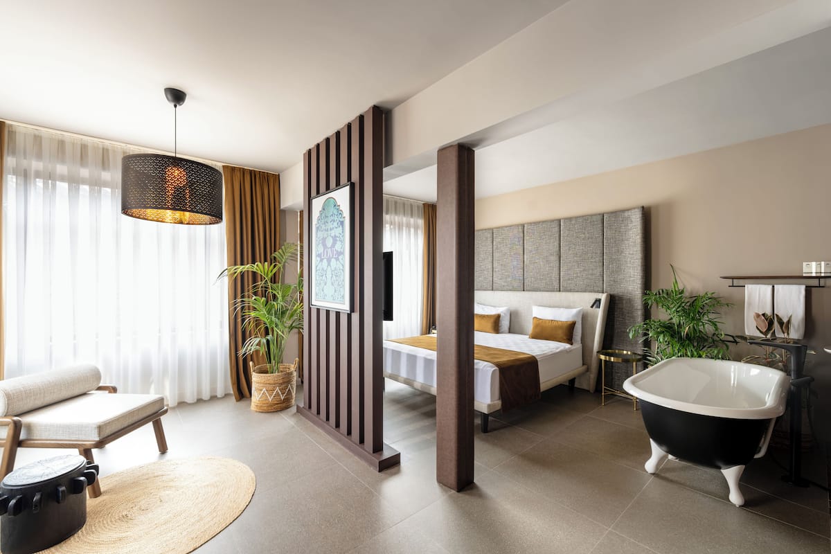 Suite Superior | Minibar, cofre no quarto 