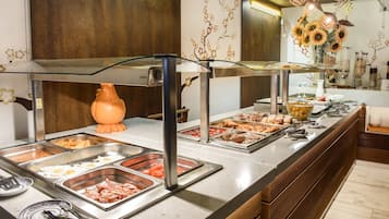 Pequeno-almoço tipo buffet diário (10 EUR por pessoa)