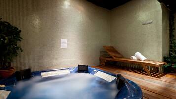 Banheira de hidromassagem interior