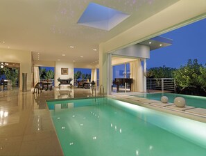 Black Pearl Villa Four-Bedroom with Private Pool | Cofre no quarto, quartos insonorizados, Wi-fi grátis 