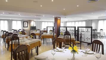 Café da manhã com buffet todos os dias (EUR 9 por pessoa)