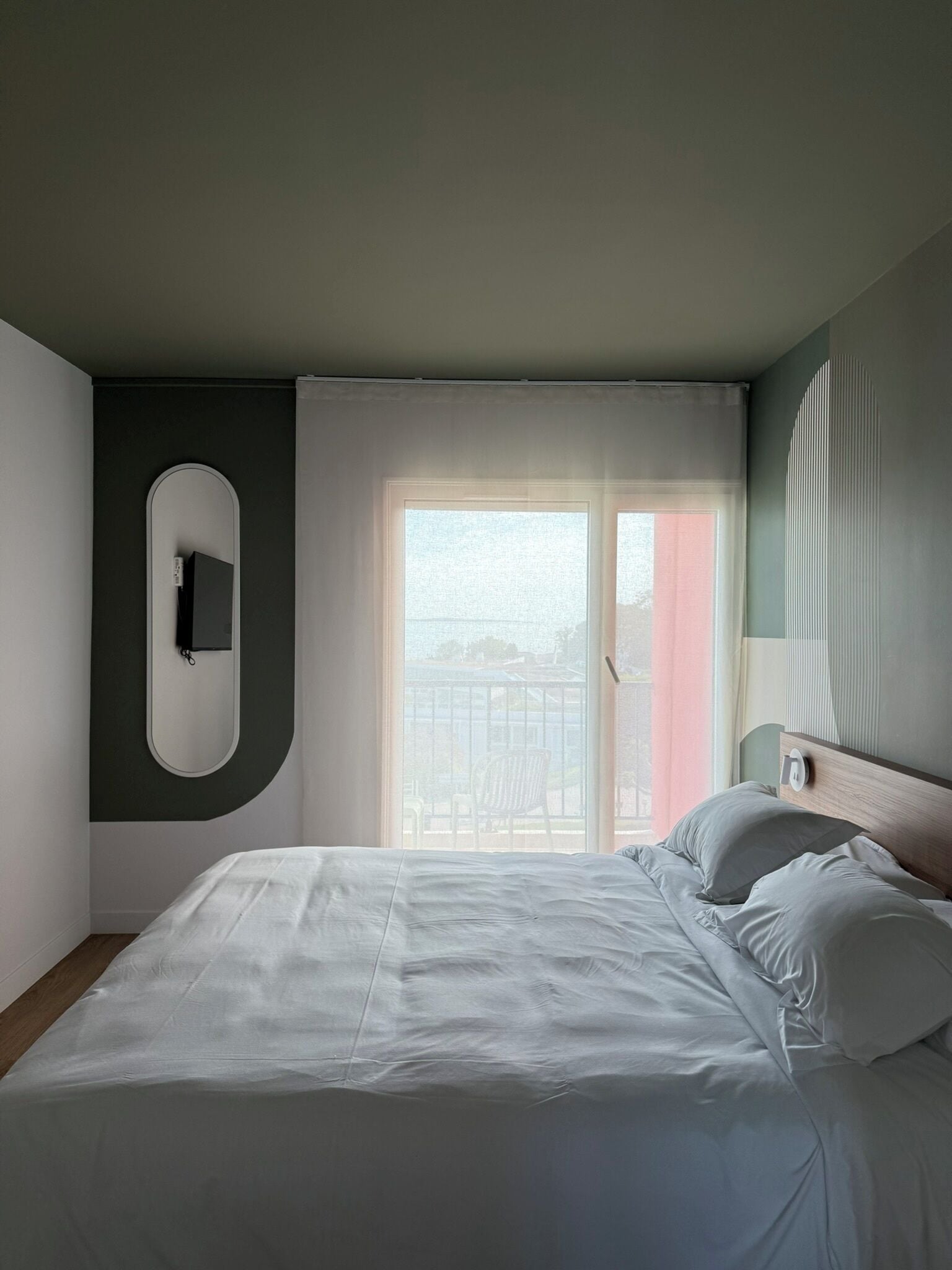 Quarto Standard, 1 cama queen-size, vista para o mar | Secretária, Wi-fi grátis, roupa de cama fornecida 