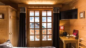 Quarto standard | Camas Select Comfort, cofres nos quartos, escrivaninha