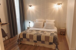 Escrivaninha, Wi-Fi de cortesia, roupa de cama