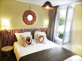 Quarto casal | Roupas de cama premium, cofres nos quartos, individualmente decorados