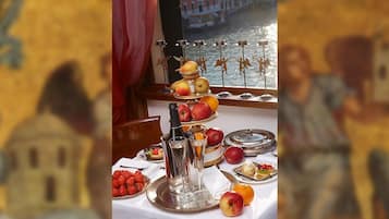 Pequeno-almoço tipo buffet diário incluído