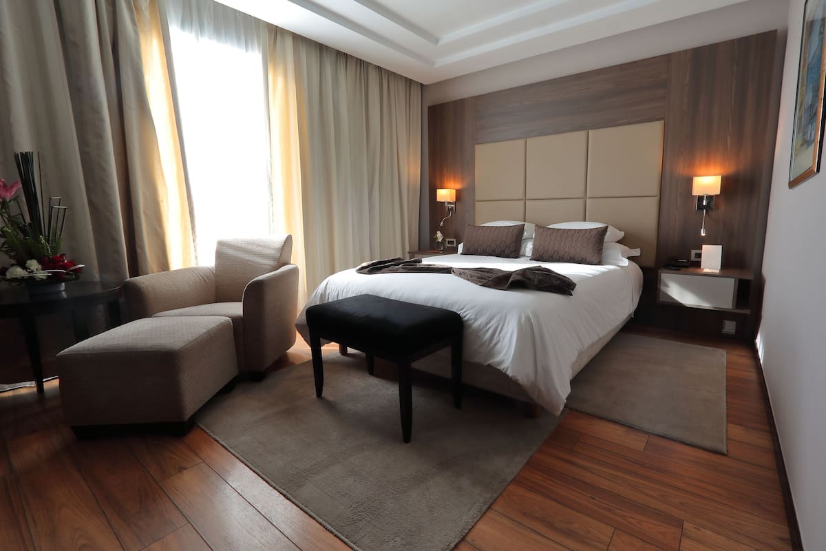 Quarto Individual Deluxe | Lençóis de algodão egípcio, roupa de alta qualidade, minibar 