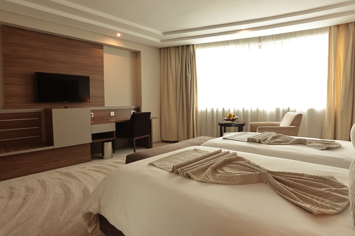 Quarto Duplo Executivo | Lençóis de algodão egípcio, roupa de alta qualidade, minibar 