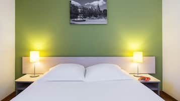 Estúdio, 1 cama de casal e sofá-cama | Roupas de cama antialérgicas, escrivaninha