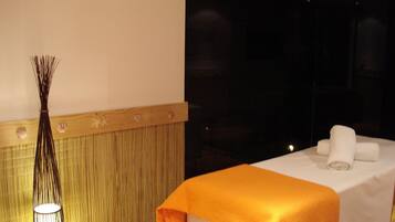 Sauna, banheira de hidromassagem, tratamentos corporais, hidroterapia