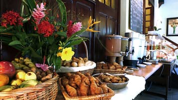 Pequeno-almoço tipo buffet diário (15.50 EUR por pessoa)