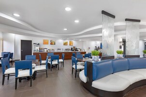 Café da manhã completo grátis todos os dias