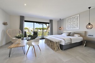 Suite Deluxe | Roupa de alta qualidade, cofre no quarto, secretária, Wi-fi grátis 