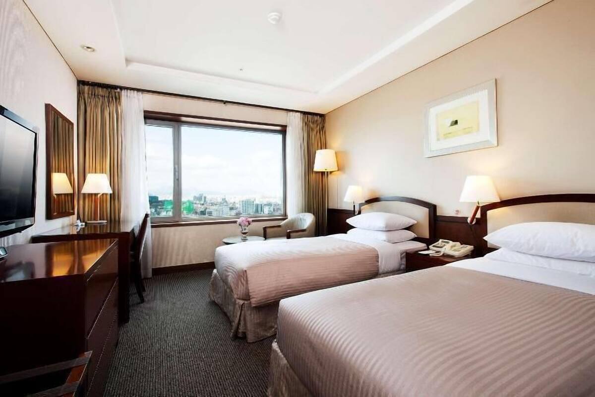 Roupas de cama premium, edredons de pluma, cofres nos quartos