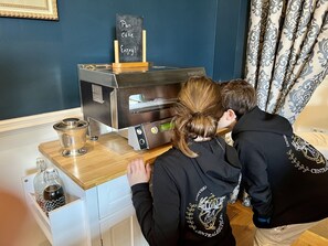 Pequeno-almoço tipo buffet diário (18 EUR por pessoa) 