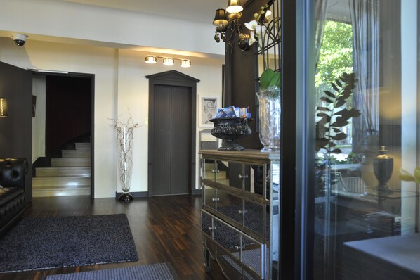 Pequeno-almoço continental diário (12 EUR por pessoa) 