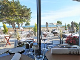 Café da manhã, almoço e jantar; culinária local 