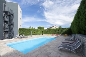 Piscina exterior sazonal
