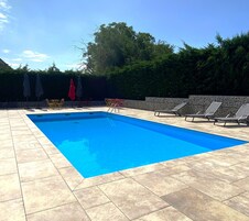 Piscina exterior sazonal