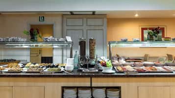 Café da manhã com buffet diário (EUR 13 por pessoa)