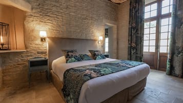 Quarto Duplo Superior | Roupa de alta qualidade, secretária