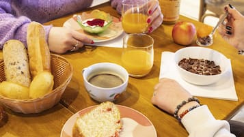Pequeno-almoço tipo buffet diário (12.90 EUR por pessoa)